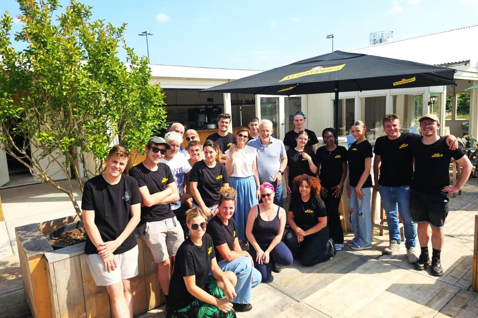 Nieuwe zomerbar Bar Brique opent langs het water in Sint-Lenaarts | GVA